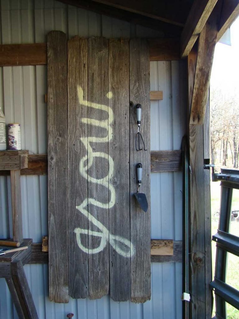 Rustic DIY Garden Signs - Rustic Crafts & DIY