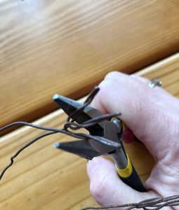 How To Make Wire Bird Legs - Rustic Crafts & DIY